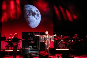 “Heroes” | berliner-ensemble